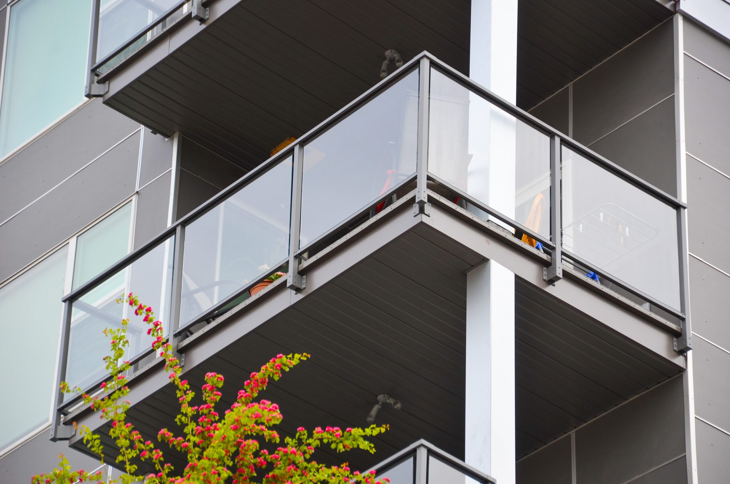 Traditional Glass Railing - DekSmart Railings