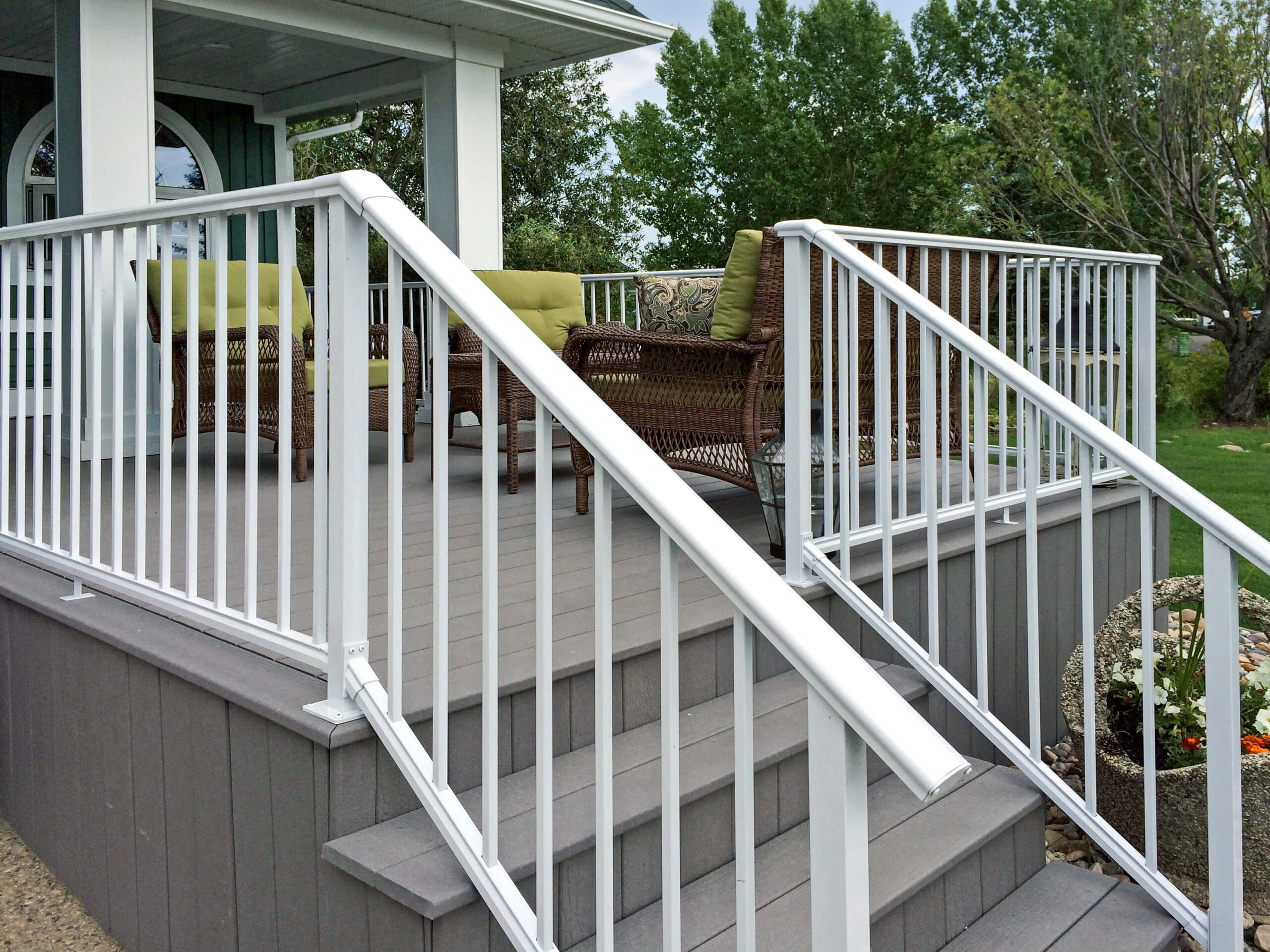 Steel vs Aluminum Deck Railing: Pros & Cons
